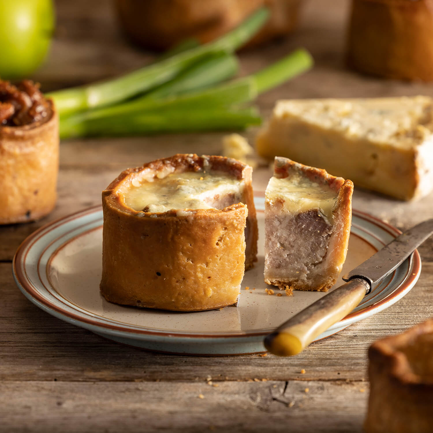 Stilton Topped Pork Pie 290g – Ye Olde Pork Pie Shoppe